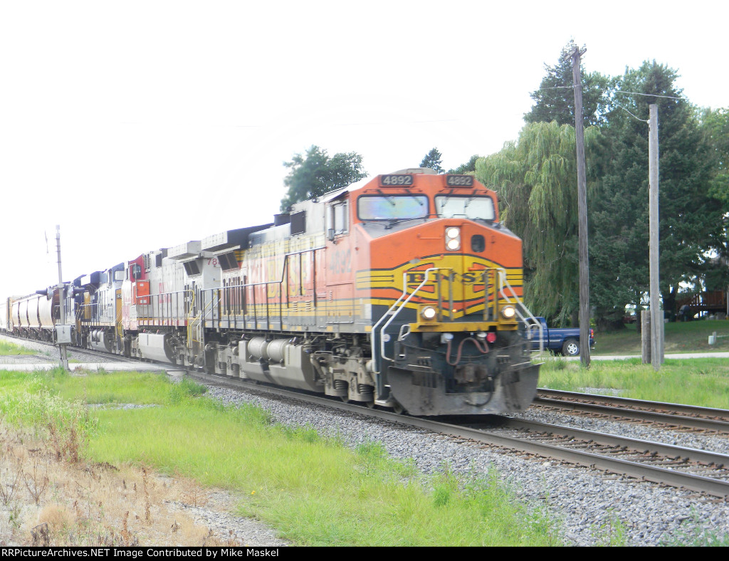 BNSF 4892